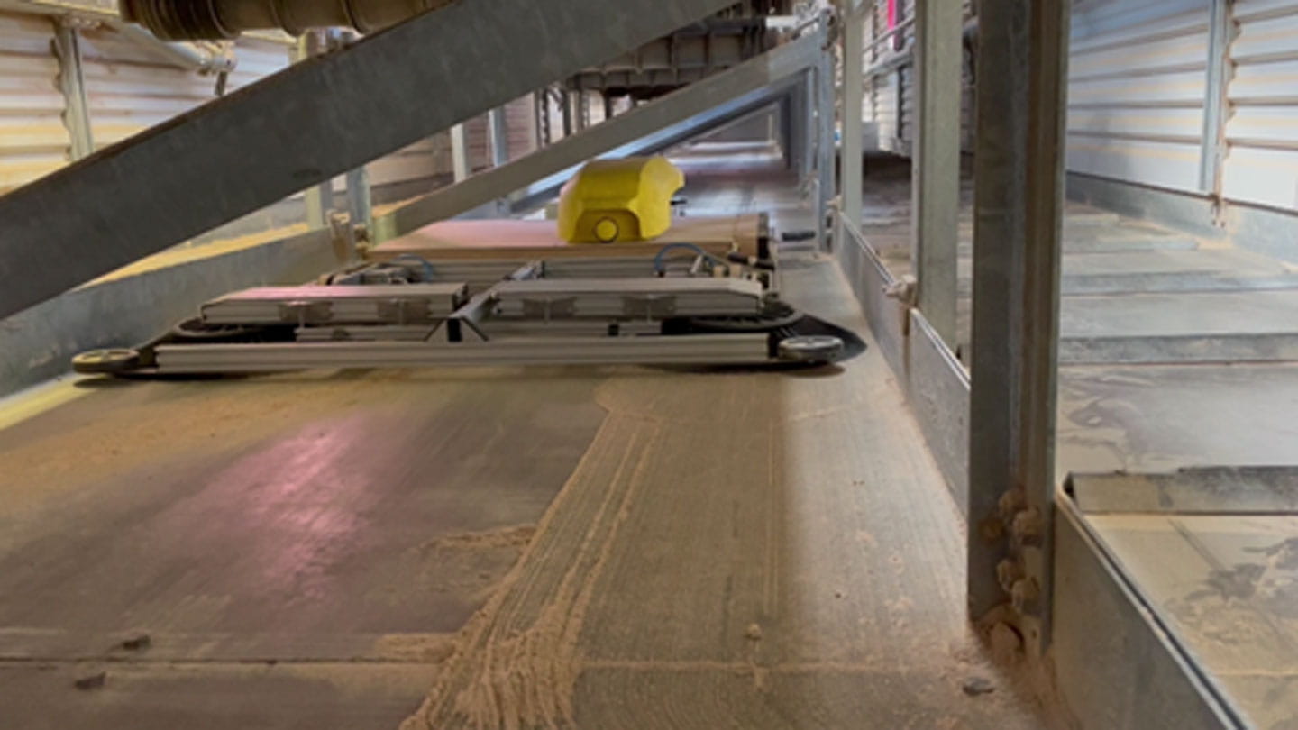 New robotically cleaning machine